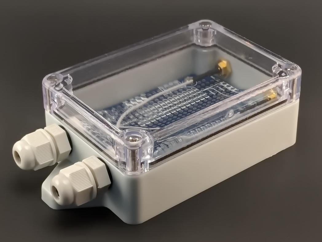 qBoxMini DIY IOT Enclosure Plus Kit (Two SMAs) – IOT-BOTS.COM